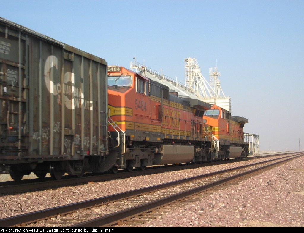 BNSF 5484 Eastbound
